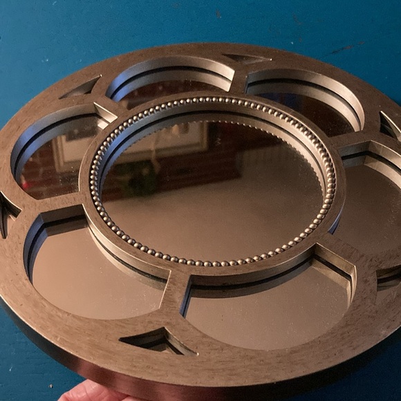 Wall Decor | Lovely 1 Gold Round Detailed Mirror With Geometric Cutouts ...